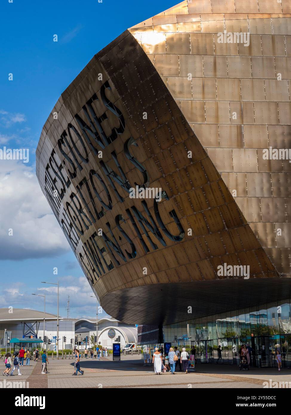 Metal cladding hi-res stock photography and images - Alamy