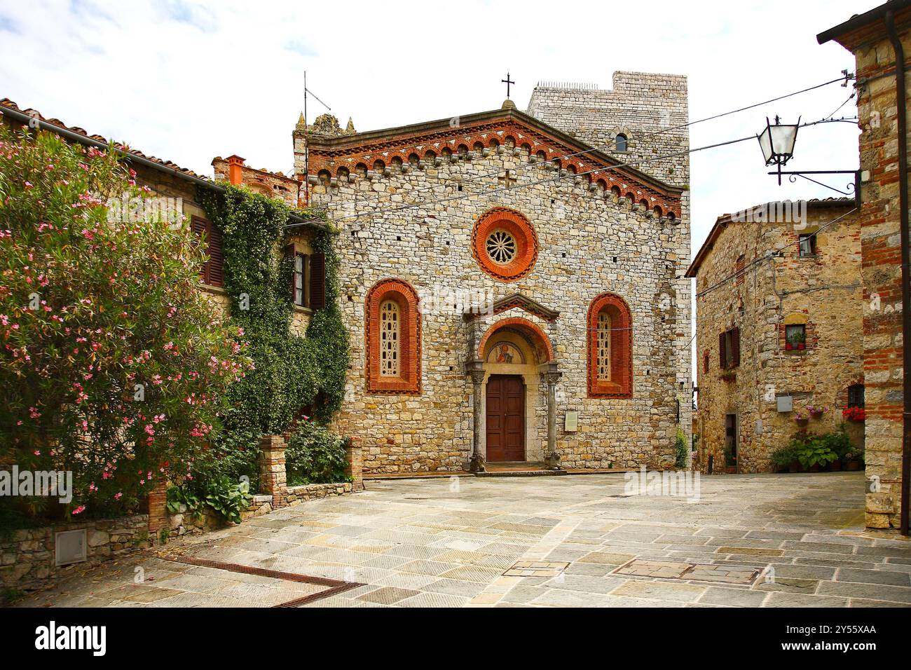 Vertine comes enclosed in its walls difensive.In originally wall ...