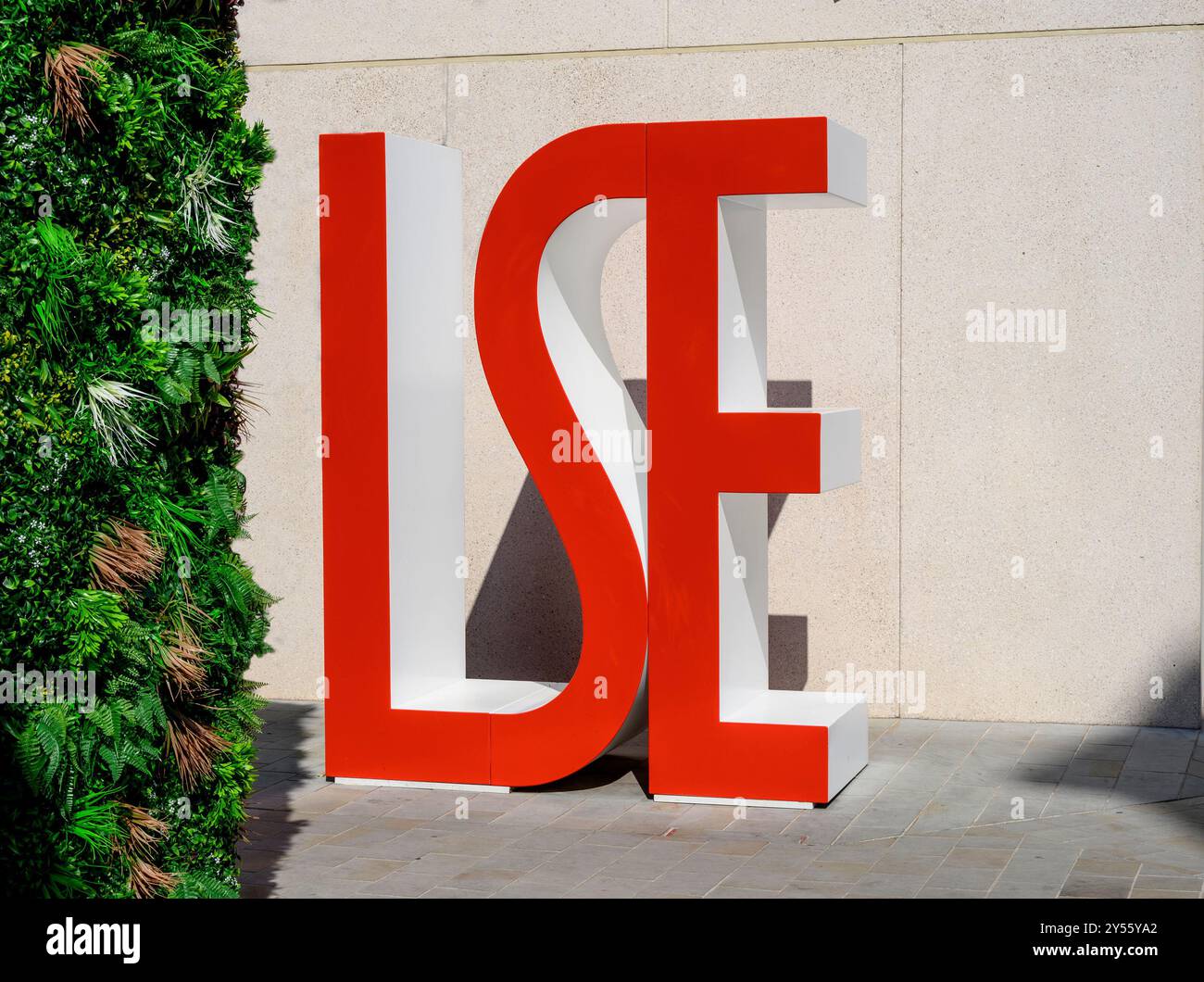 London school of economics logo hi-res stock photography and images - Alamy
