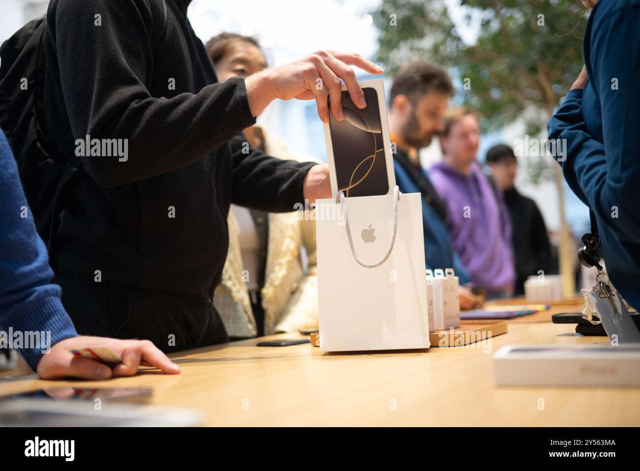 Iphones in a bag hi-res stock photography and images - Alamy