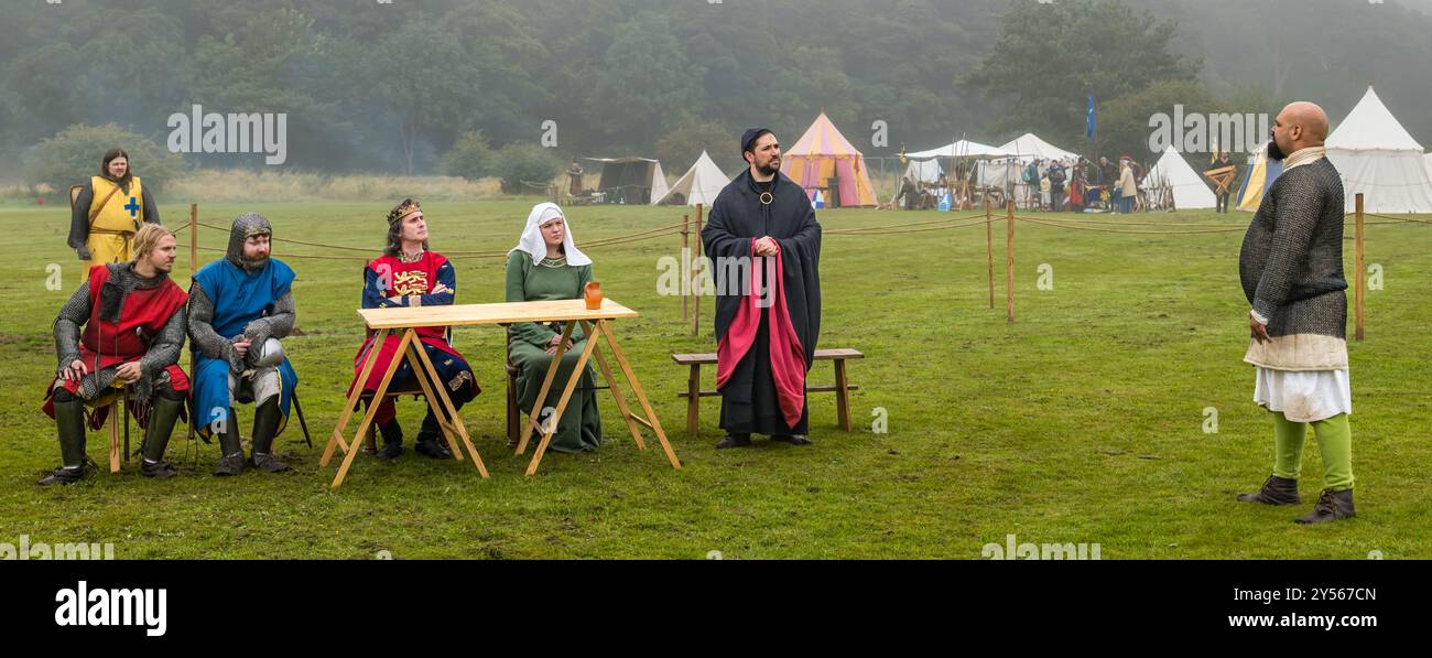 Re-enactors in Medieval costume play King Edward I & Bishop Anthony Bek ...