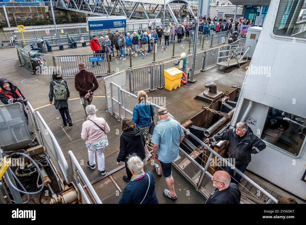 Liverpool mersey ferrys hi-res stock photography and images - Alamy