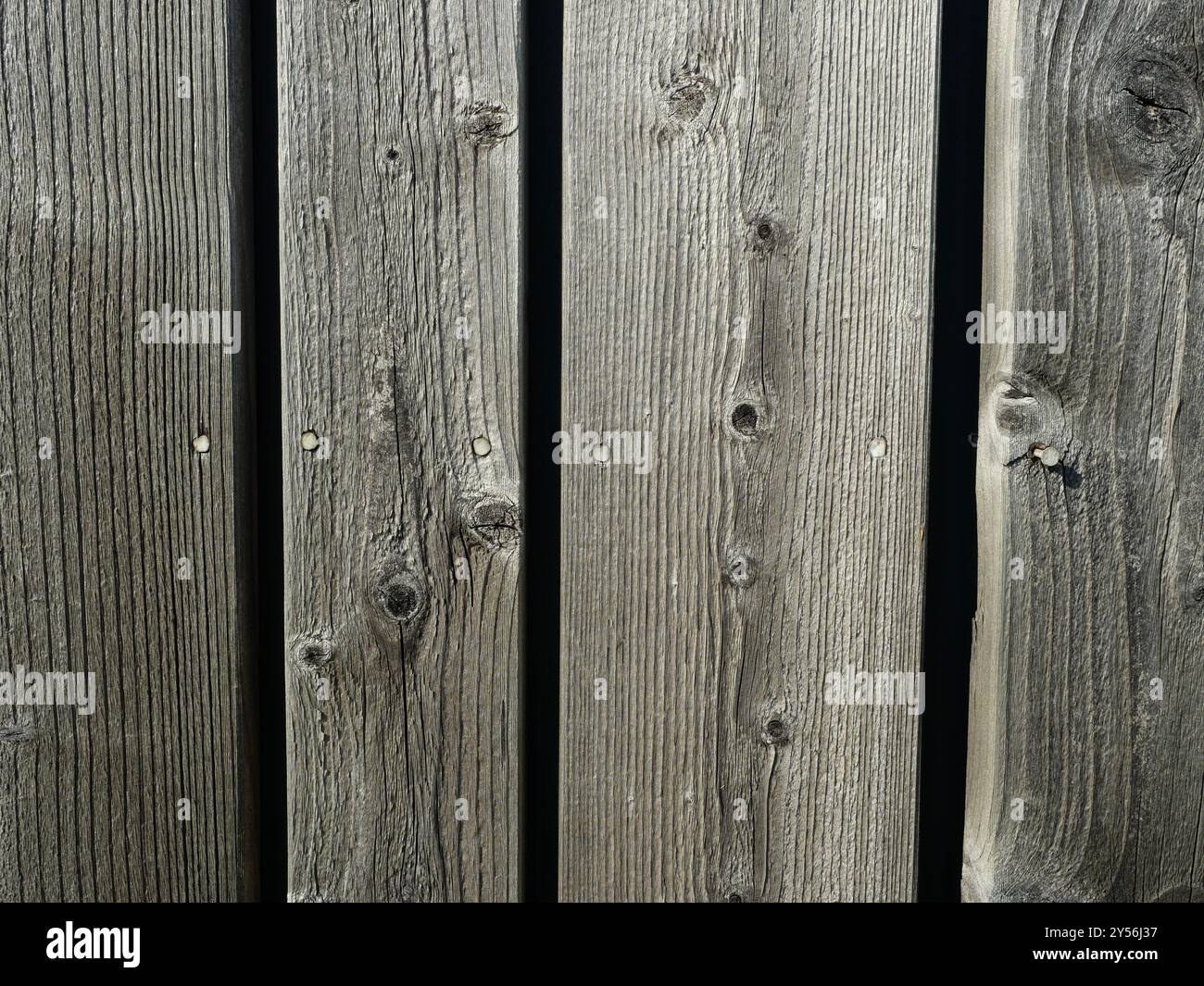 The wooden wall shows planed wood, the surface of which is heavily ...