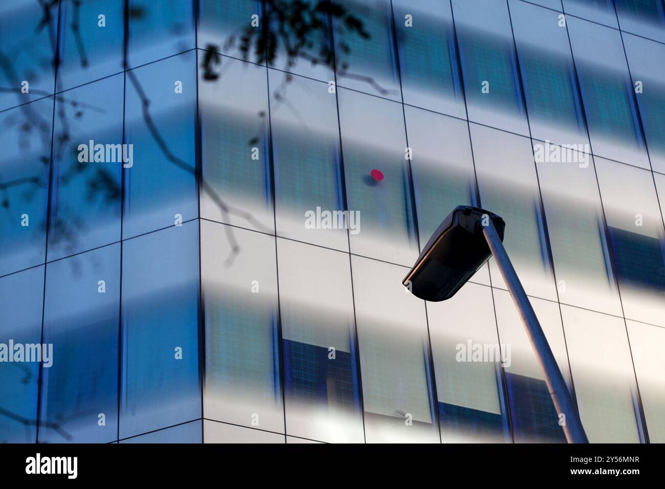 Reflective cladding hi-res stock photography and images - Alamy