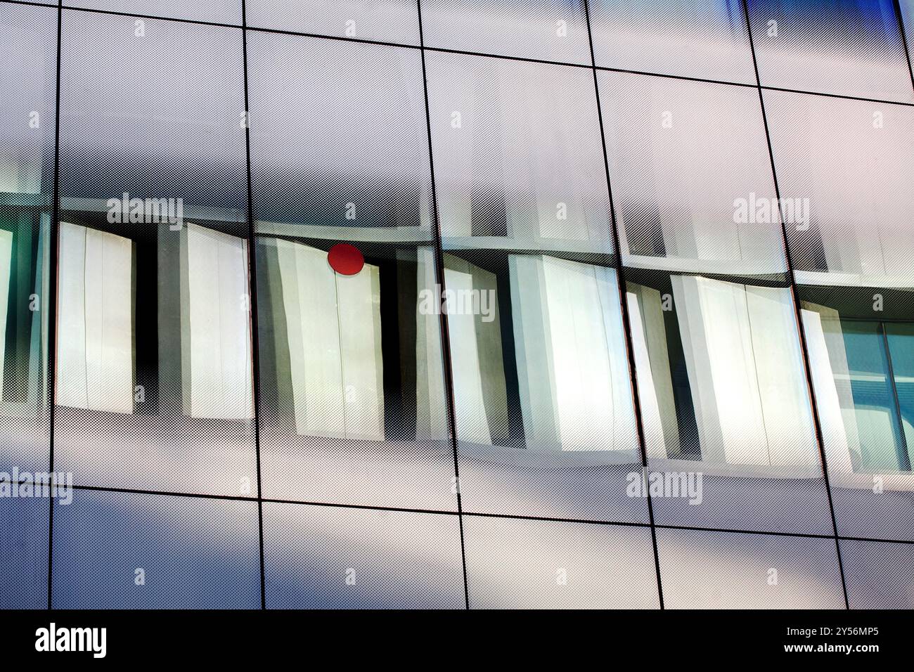 Reflective cladding hi-res stock photography and images - Alamy