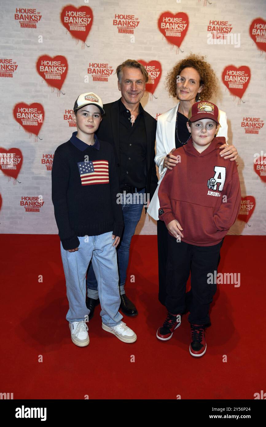 Barbara Lanz mit Partner Stefan Sasse und ihre Kinder bei der Opening ...