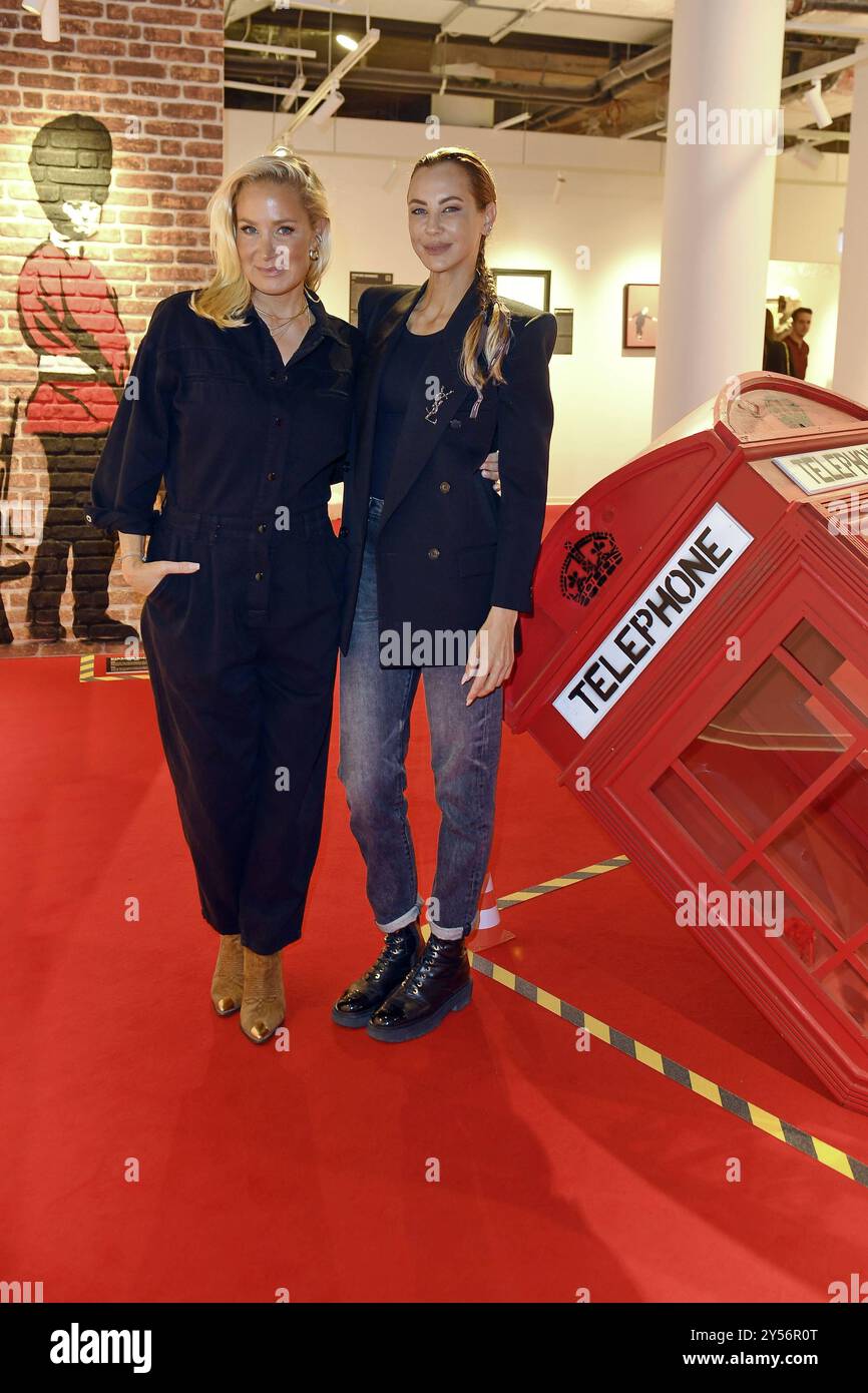 Janine Kunze und Sandy Meyer-Wölden bei der Opening der Ausstellung ...
