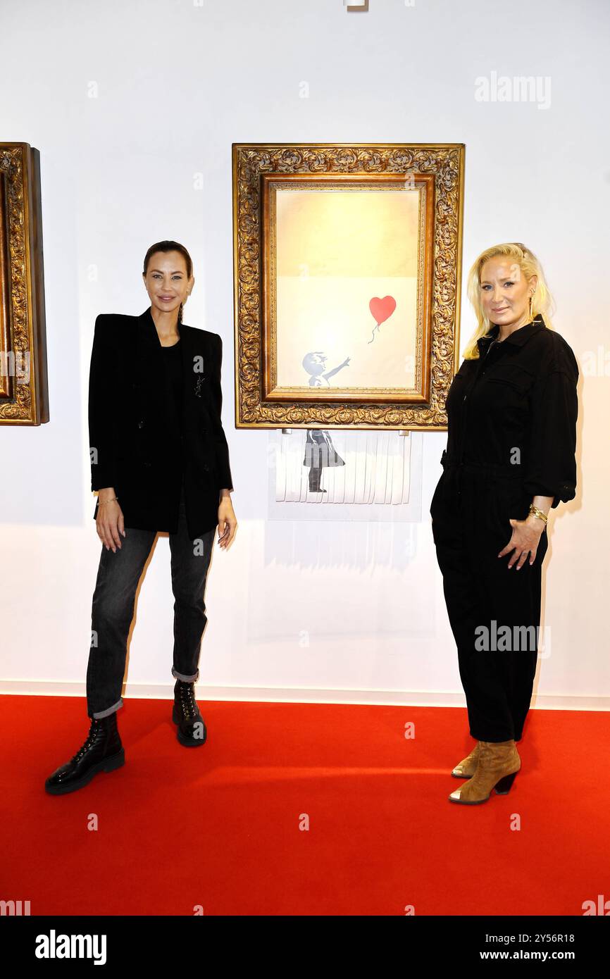 Janine Kunze und Sandy Meyer-Wölden bei der Opening der Ausstellung ...