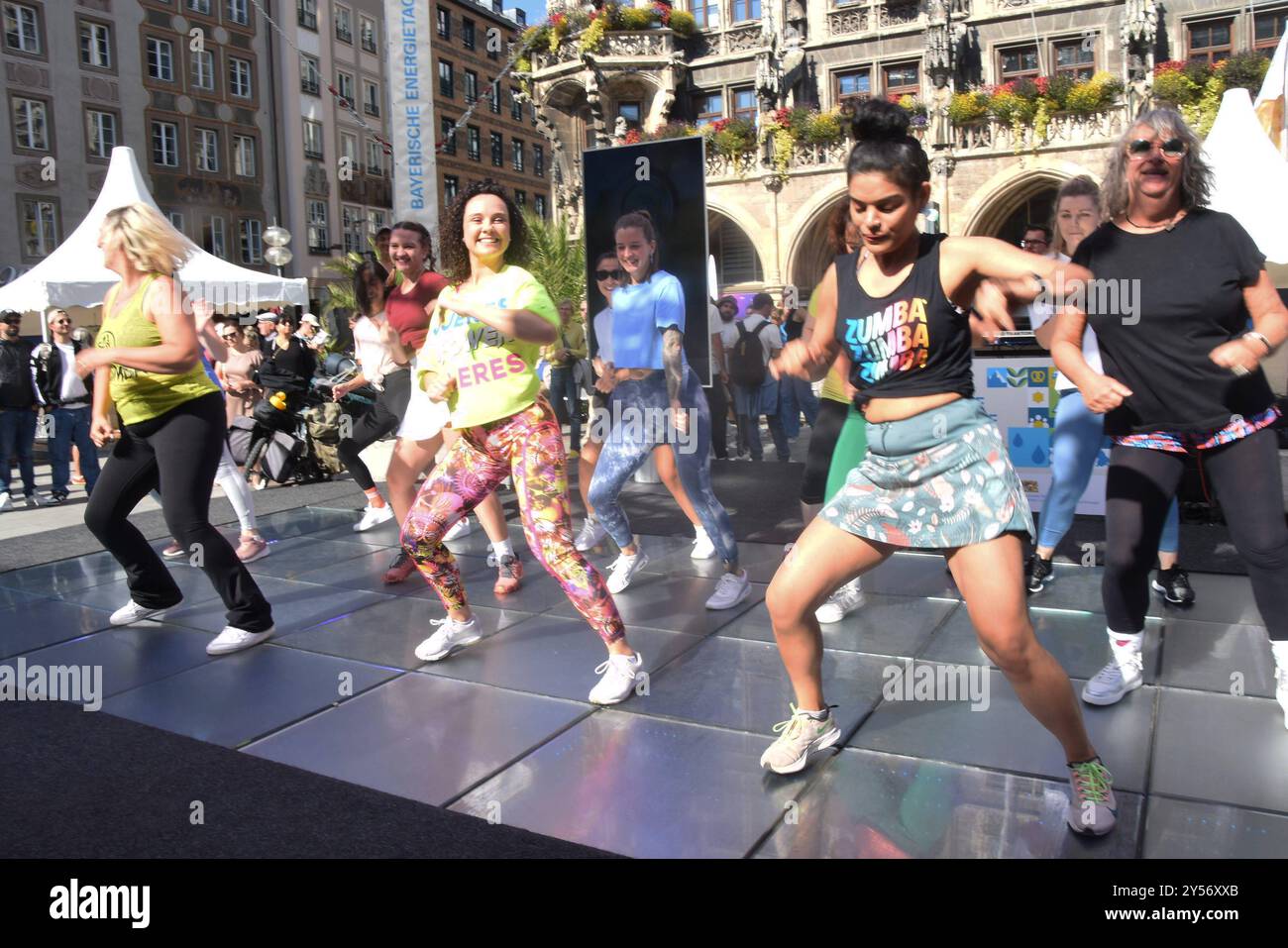 Tanz-Teilnehmer Muenchen 20.09.2024 Marienplatz Bayerische Energietage ...