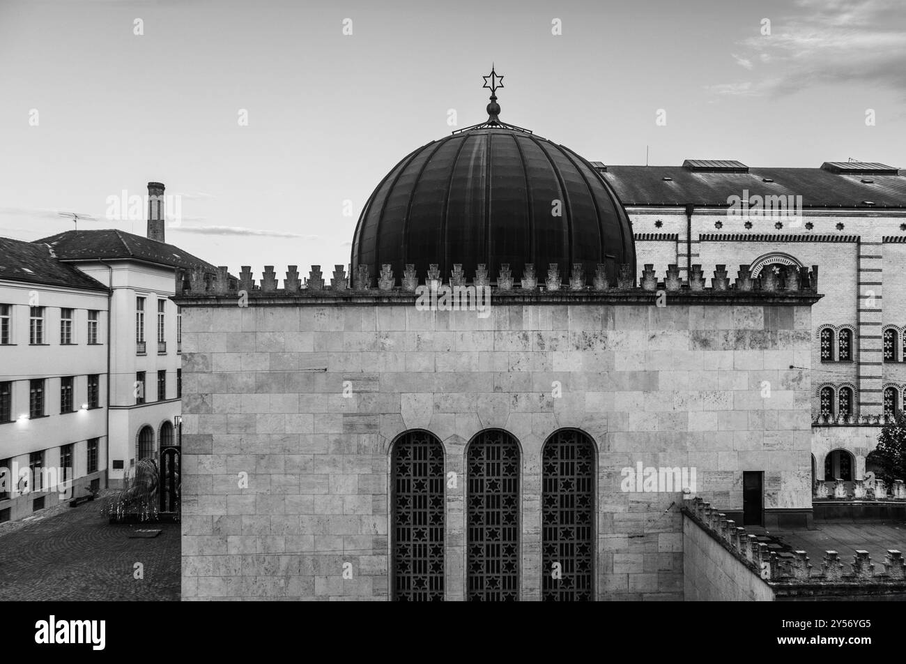 The Dohany Street Synagogue, also known as the Great Synagogue or ...