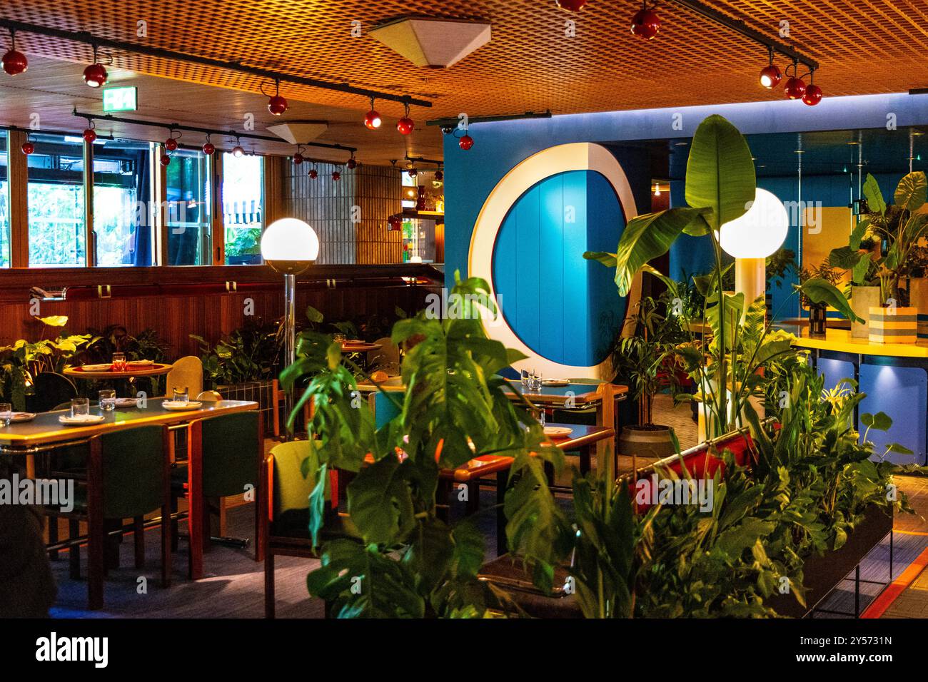 The library cocktail lounge hi-res stock photography and images - Alamy