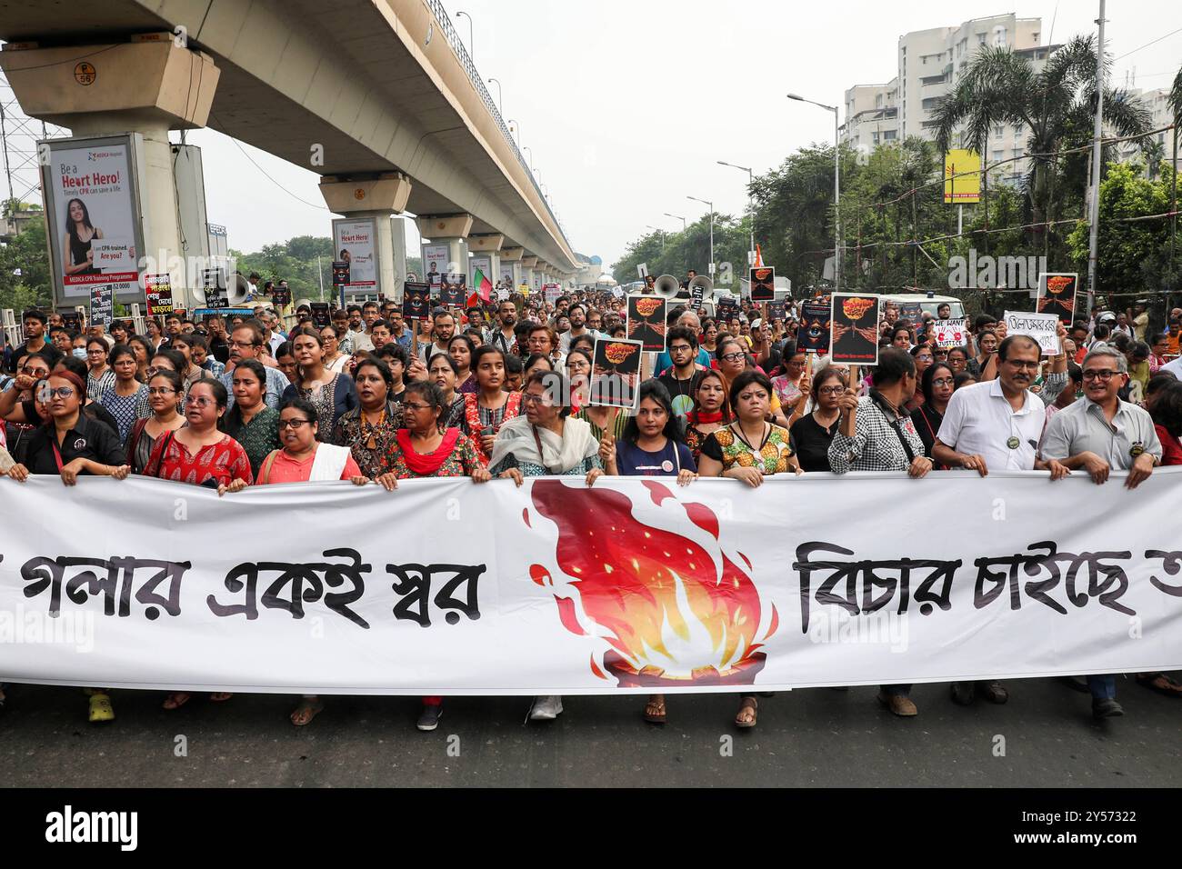 Doctors protest in Kolkata, India Indian doctors and citizens hold a ...