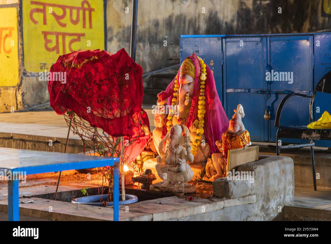Pushkar, Rajasthan, India. November 5, 2022. Small shrine with a statue ...