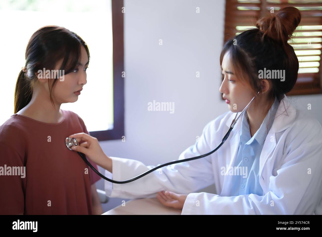 Asian psychologist women listening heartbeat of patient with ...