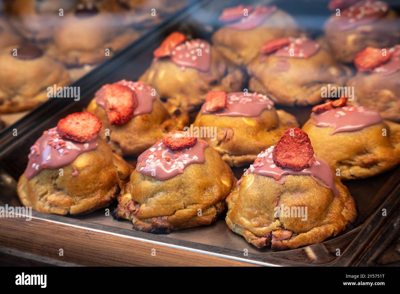 Hungarian pastries in a bakery window in central Budapest Stock Photo ...