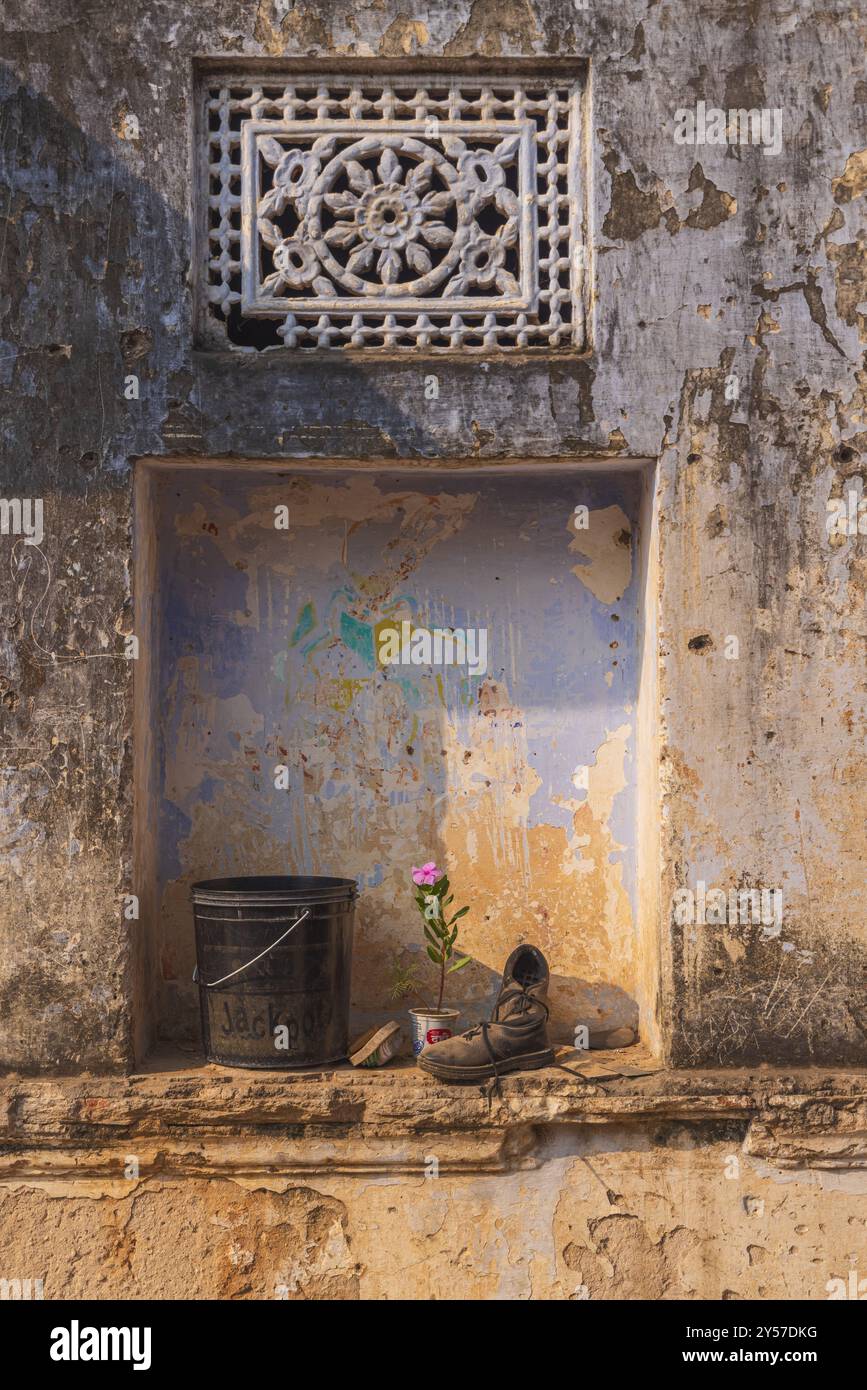 Killa, Degana, Rajasthan, India. November 9, 2022. An old shoe and a ...