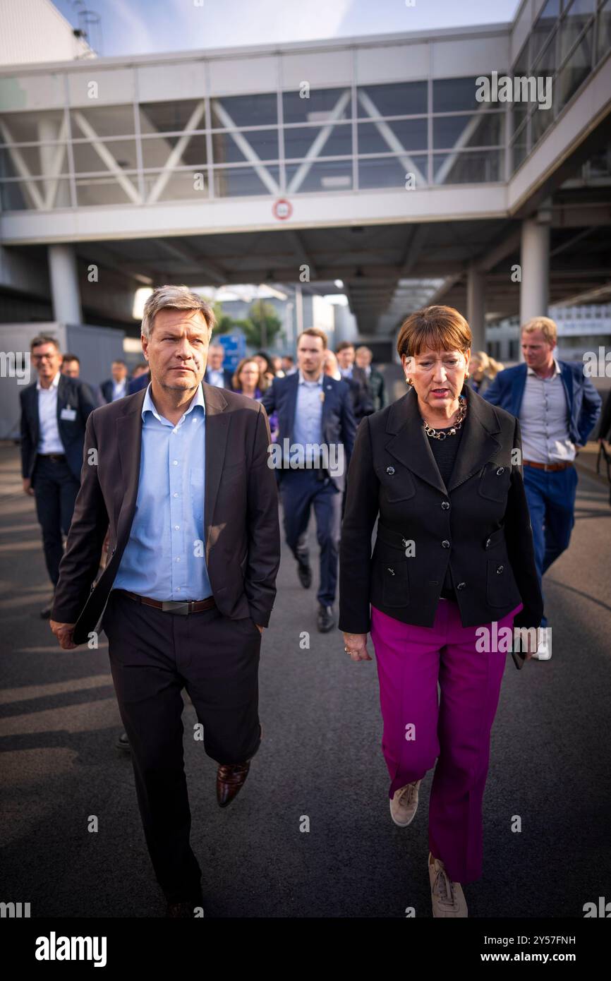 Federal Minister for Economic Affairs and Climate Protection Robert ...