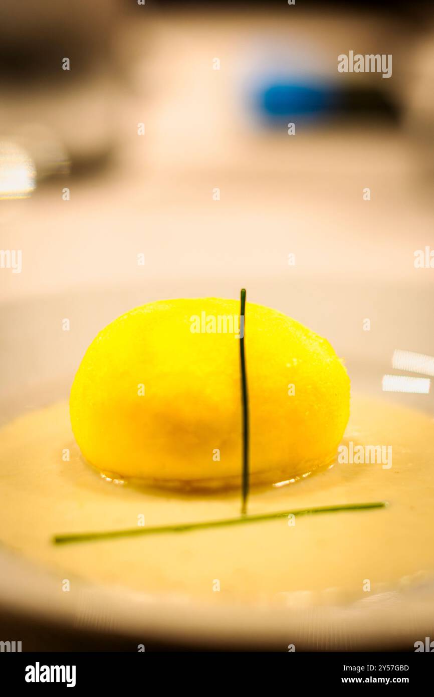 Uovo poche hi-res stock photography and images - Alamy