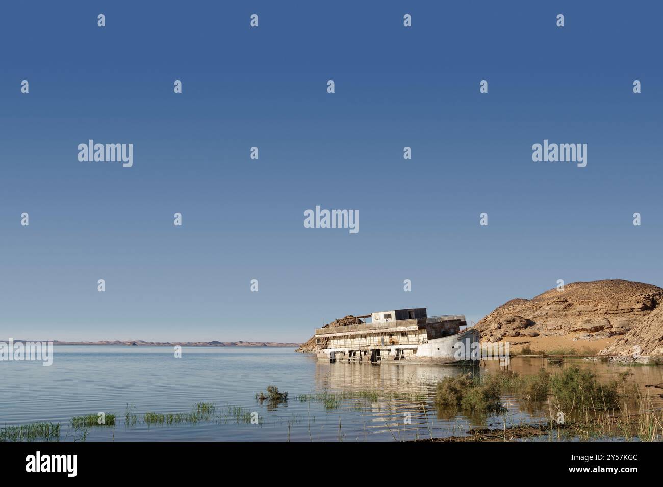 Abandoned houseboat on Lake Nasser, Egypt Stock Photo - Alamy