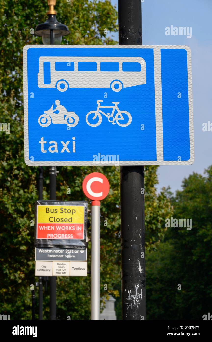 London, UK. Bus, Taxi and Cycle lane on Victoria Embankment - bus stop ...