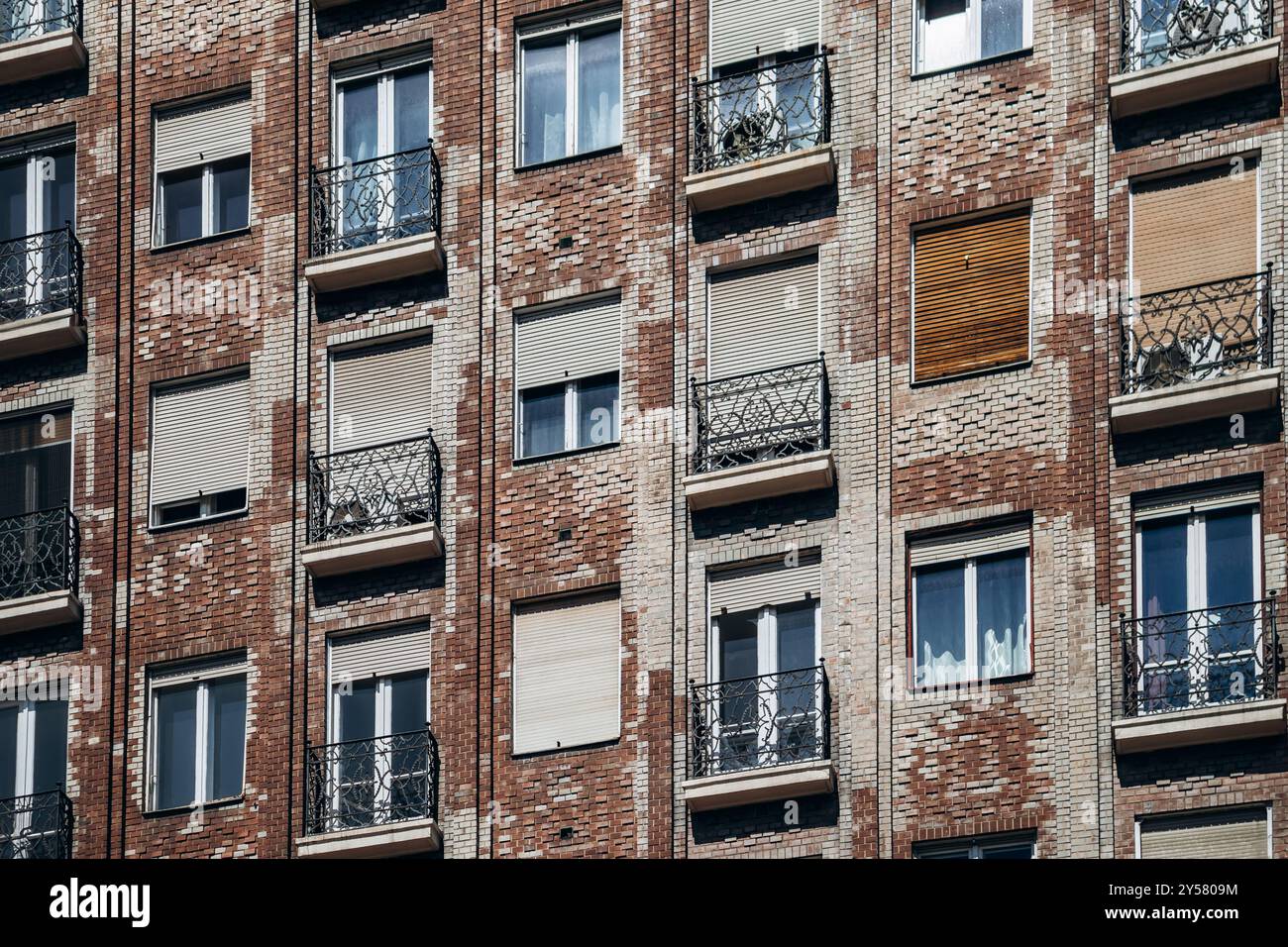 Facade of a Soviet-era building in central Budapest Stock Photo - Alamy