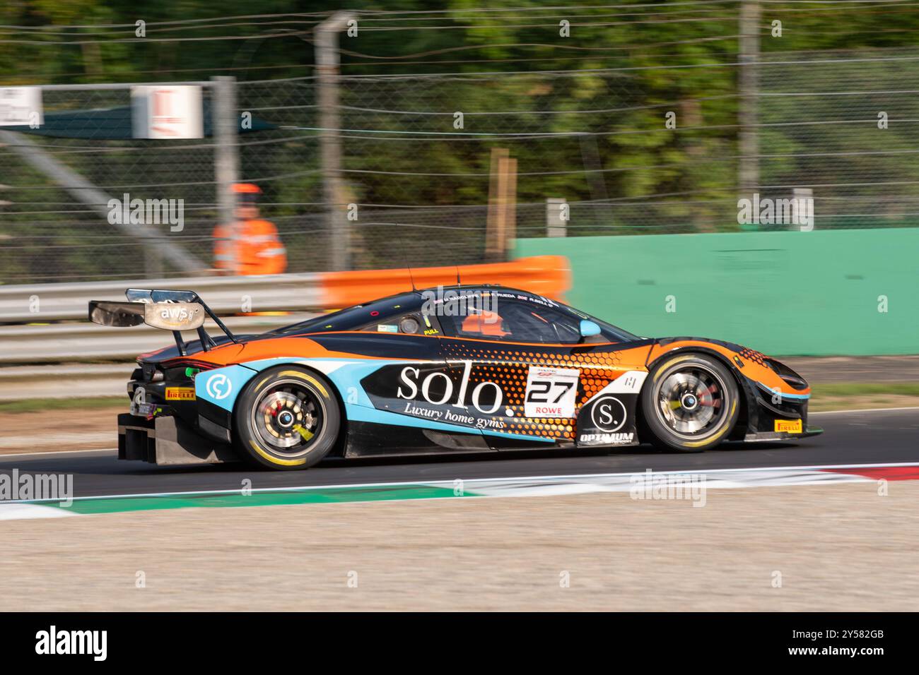 Ollie MILLROY, Mark RADCLIFFE, Rob BELL, of a team Optimum Motorsport ...