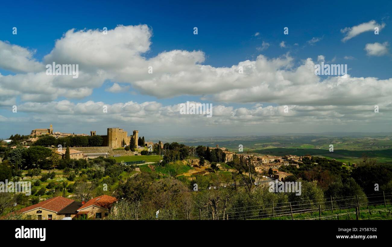 Landscape hills and vineyards of Brolio Castle on the Eroica route ...