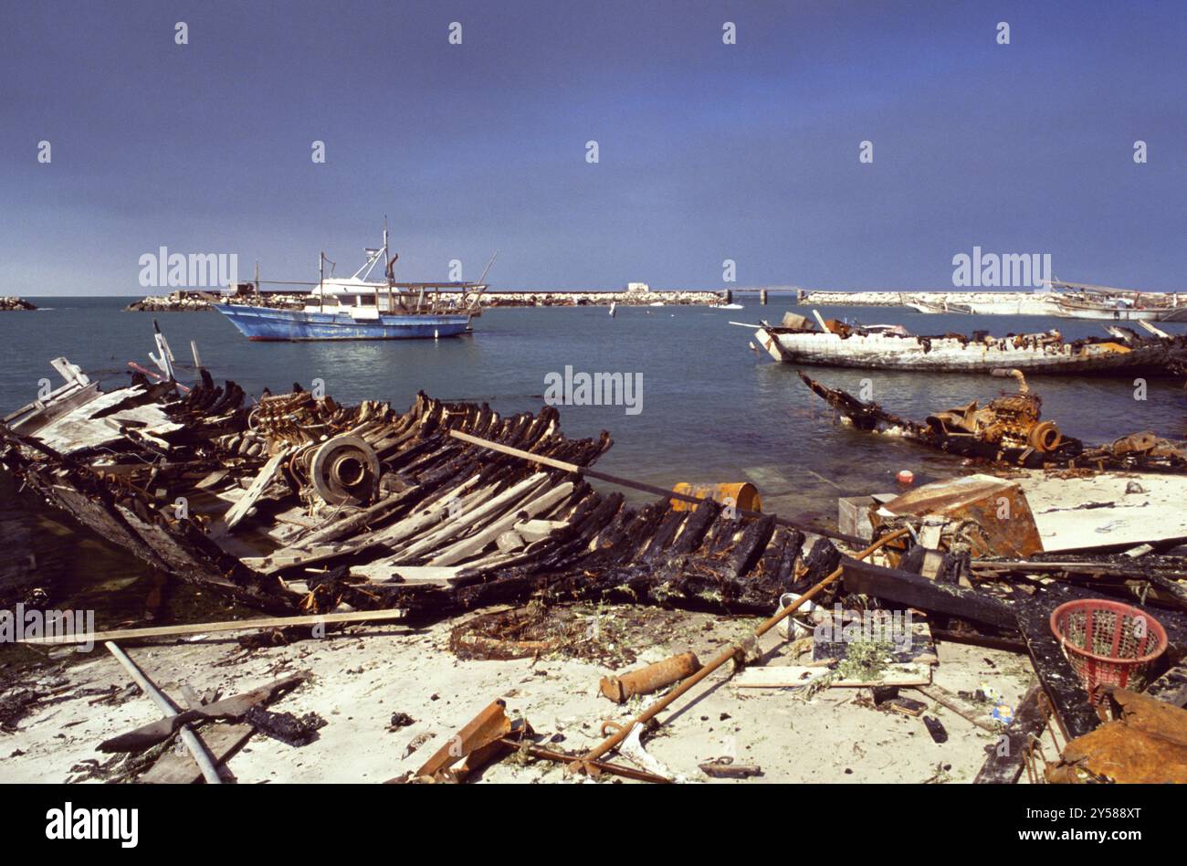 Kuwait city kuwait fishing harbour hi-res stock photography and images ...