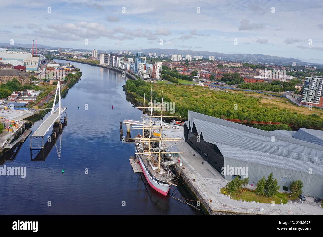 Govan to Partick pedestrian and cycle bridge over the River Clyde in ...