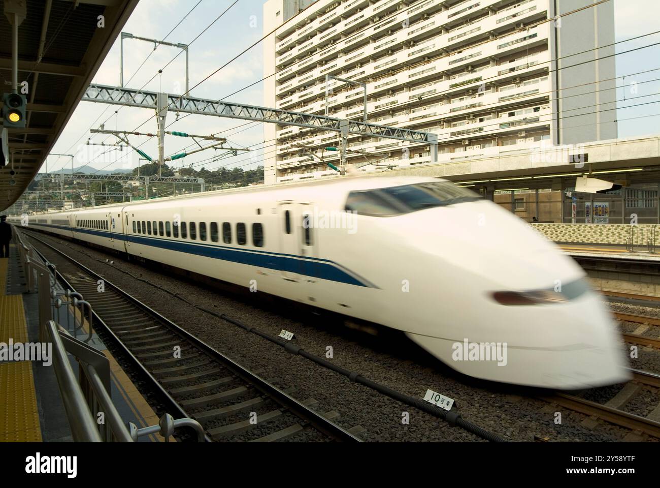 Shinkansen (bullet train). Odawara JR Station. Japan Stock Photo - Alamy