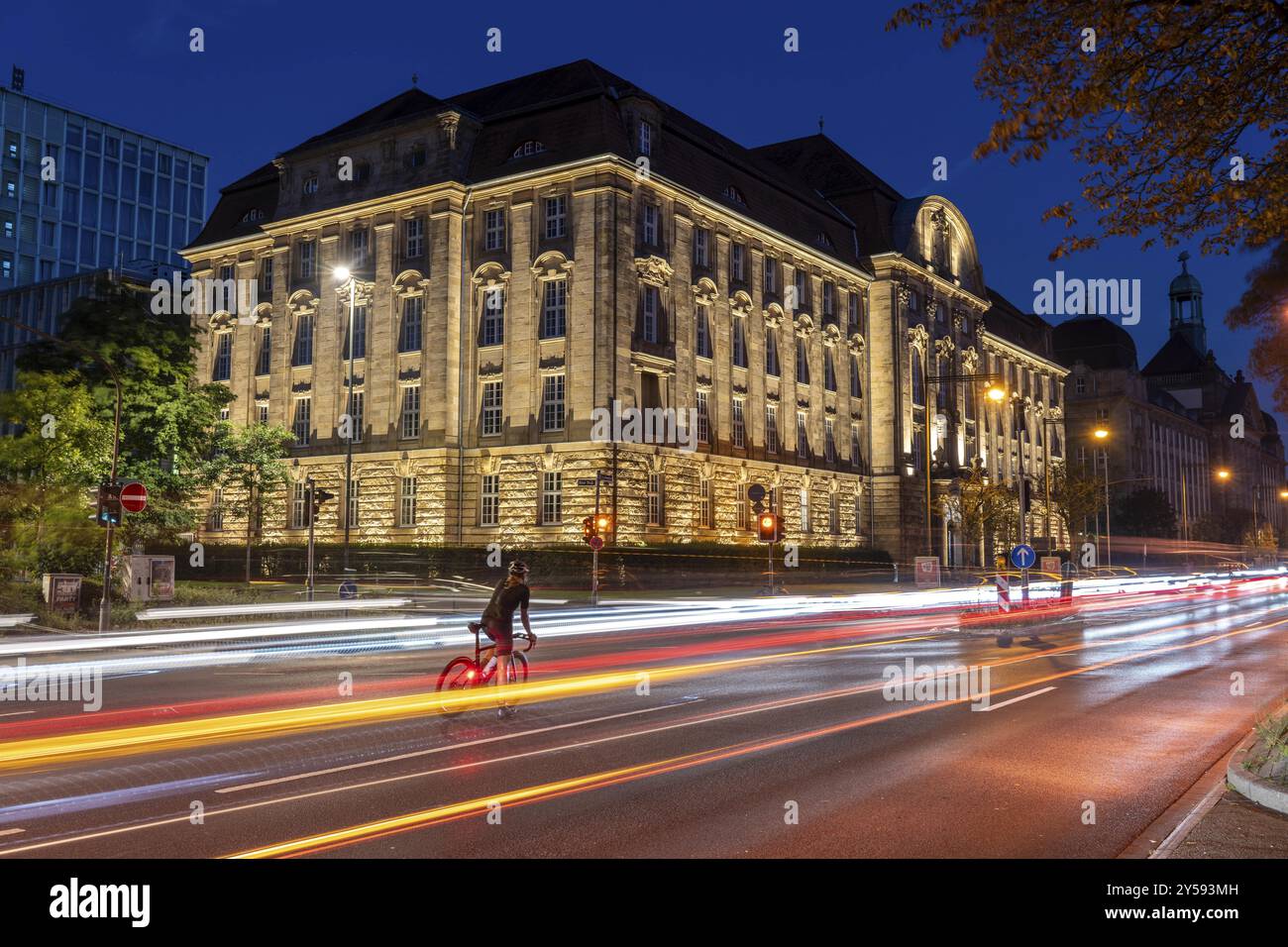 Evening city centre traffic, Cecilienallee, federal road B1, cyclist ...