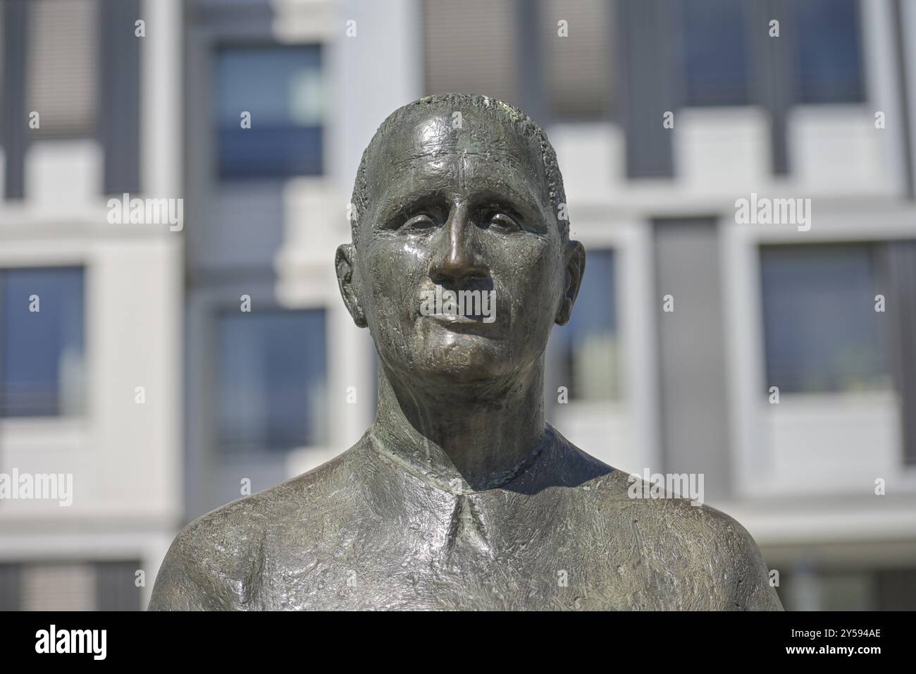 Brecht character brecht sculpture hi-res stock photography and images ...