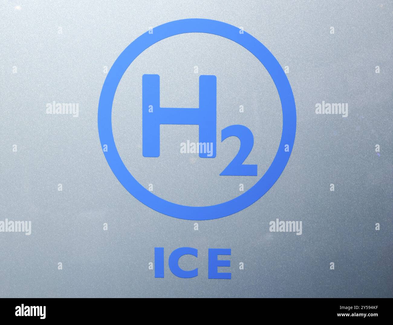 Logo of a hydrogen combustion engine, H2-ICE, on an IVECO lorry ...