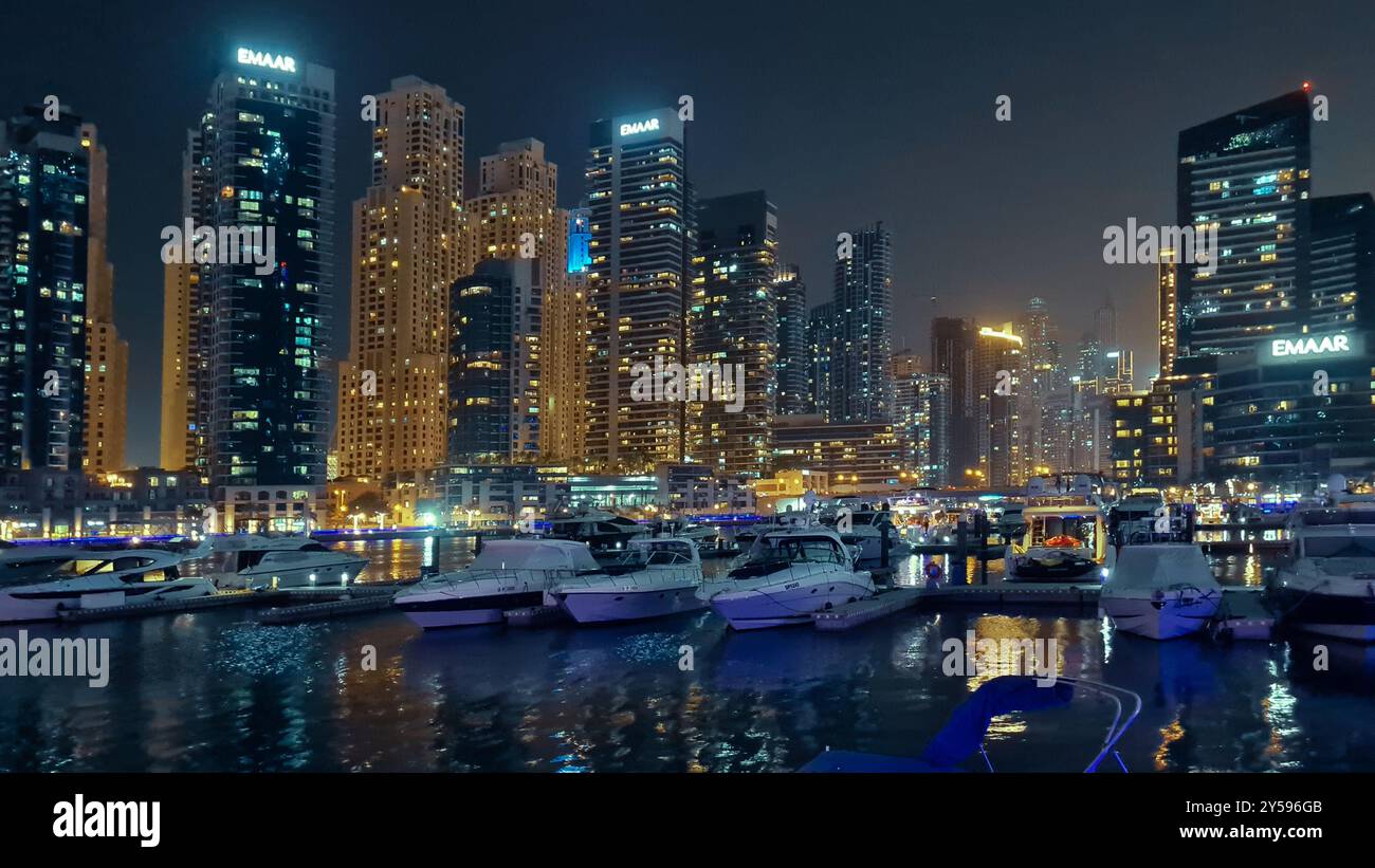 Night view vancouver harbour marina hi-res stock photography and images ...