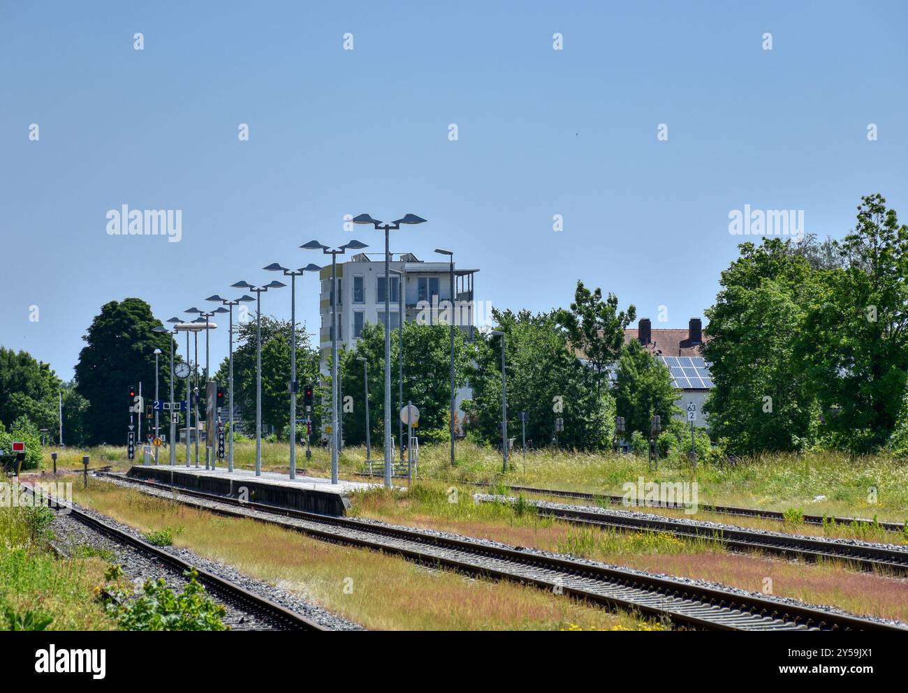 Pfarrkirchen, Bahnhof, Bahnsteig, Gleis, Eisenbahn, Schienen, Mast ...