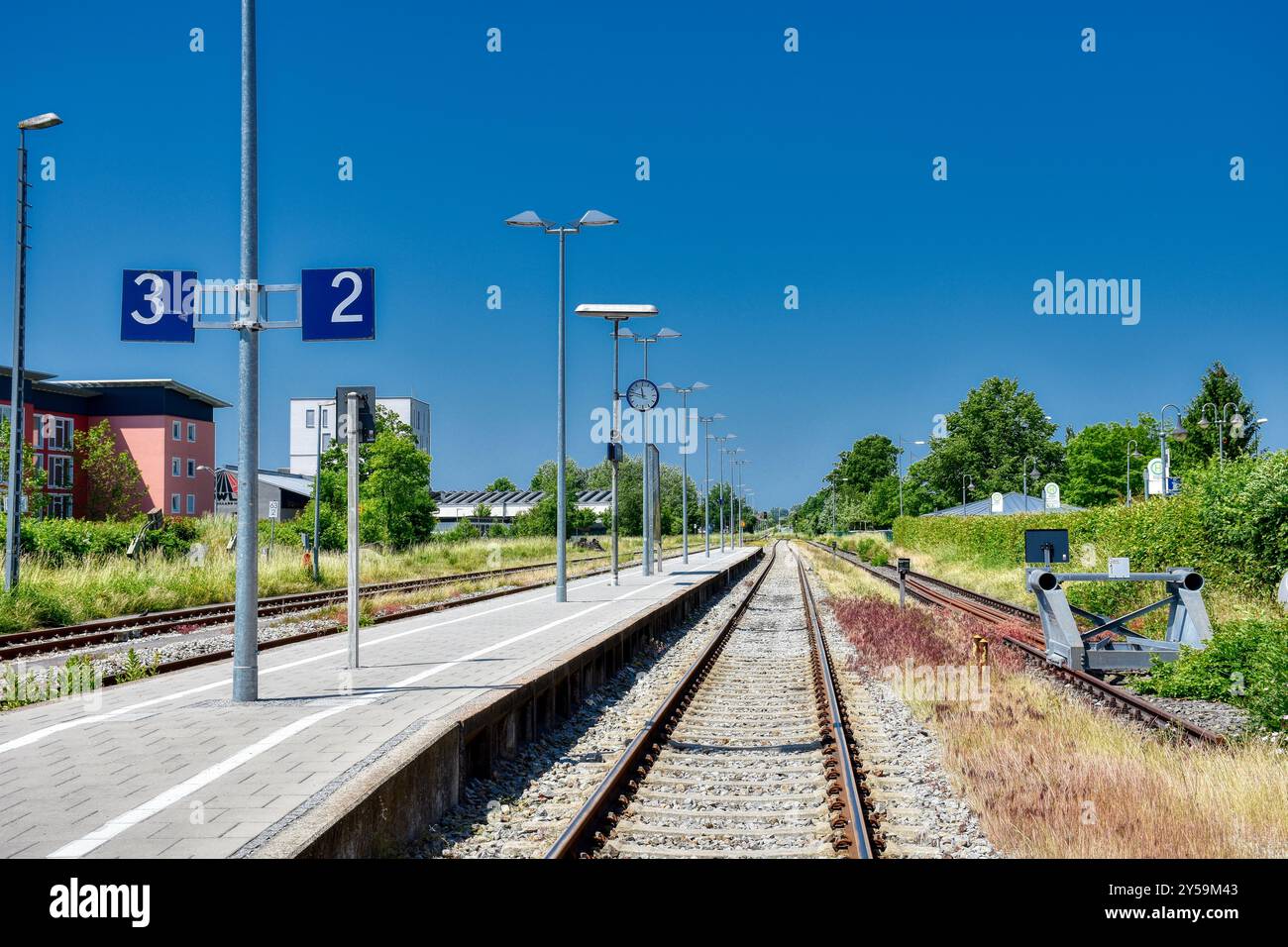 Pfarrkirchen, Bahnhof, Bahnsteig, Gleis, Eisenbahn, Schienen, Mast ...