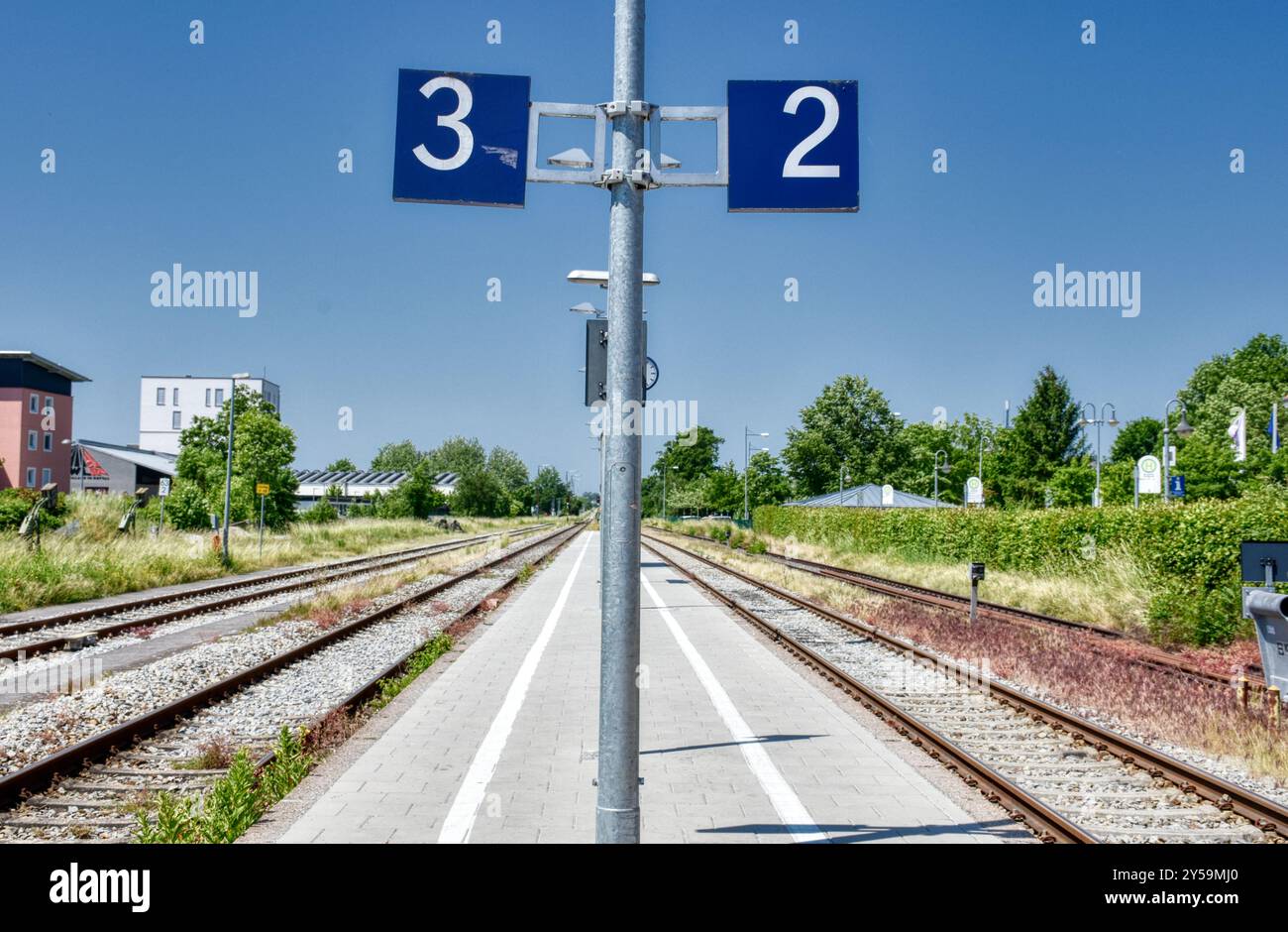 Pfarrkirchen, Bahnhof, Bahnsteig, Gleis, Eisenbahn, Schienen, Mast ...