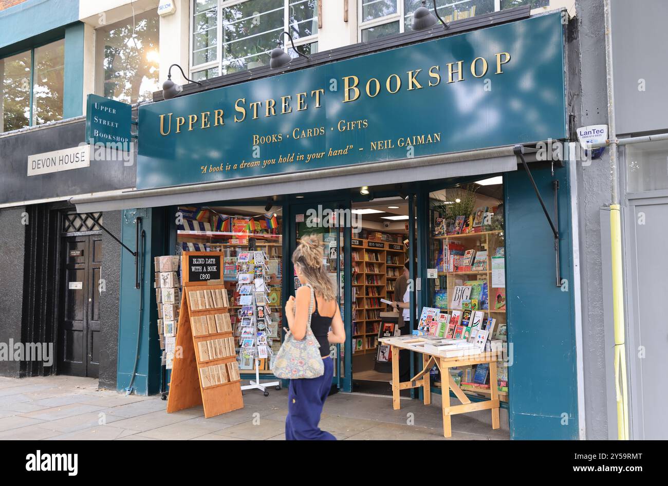 Bookshop on Upper Street in Islington, north London, UK Stock Photo - Alamy