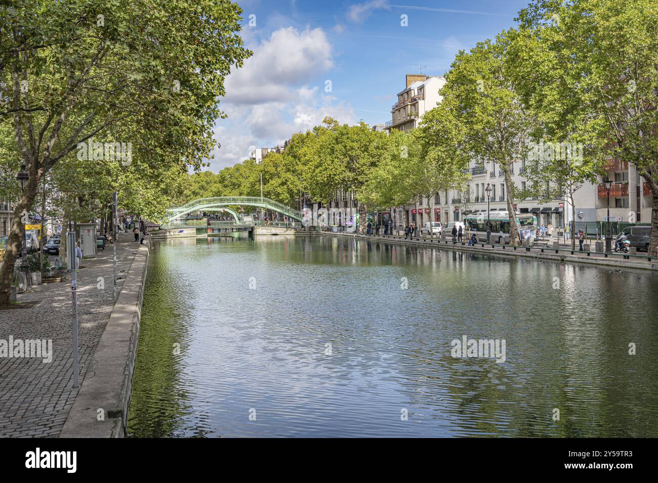 Canals of paris hi-res stock photography and images - Alamy