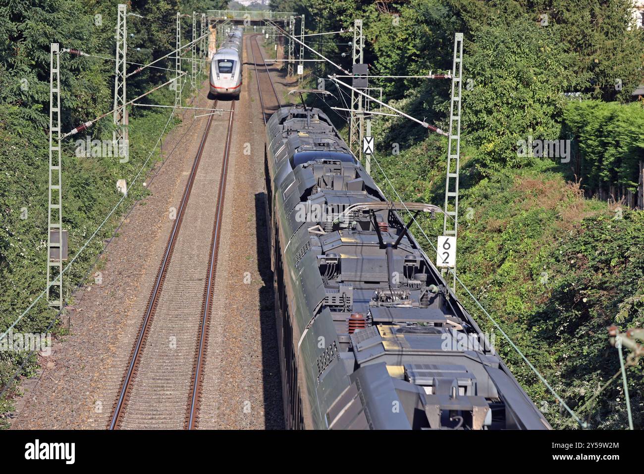 Hauptstrecken durch das Ruhrgebiet Die Eisenbahnlinie zwischen Essen ...