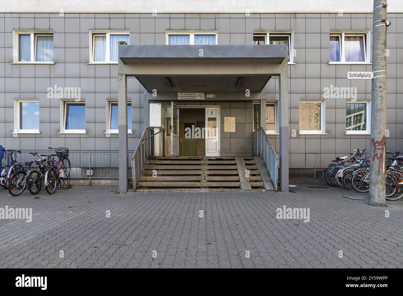 Entrance to new building block Stock Photo - Alamy