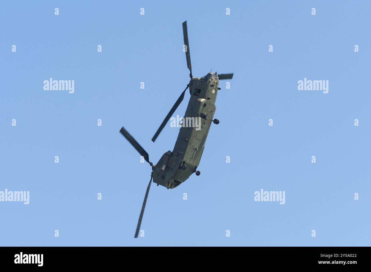 RAF Chinook Helicopter, Showing off Stock Photo - Alamy