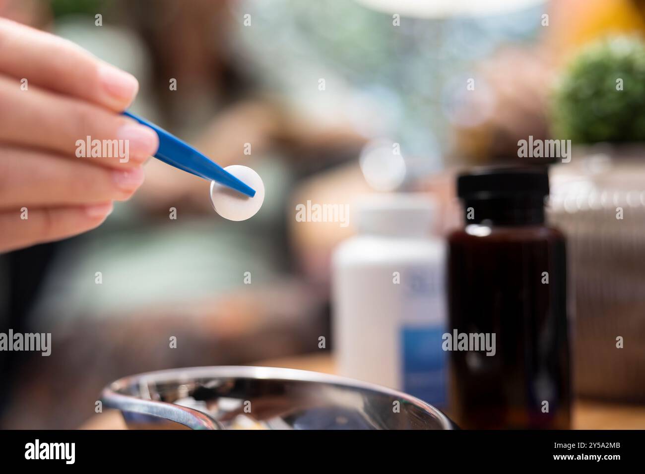 Separating pills hi-res stock photography and images - Alamy