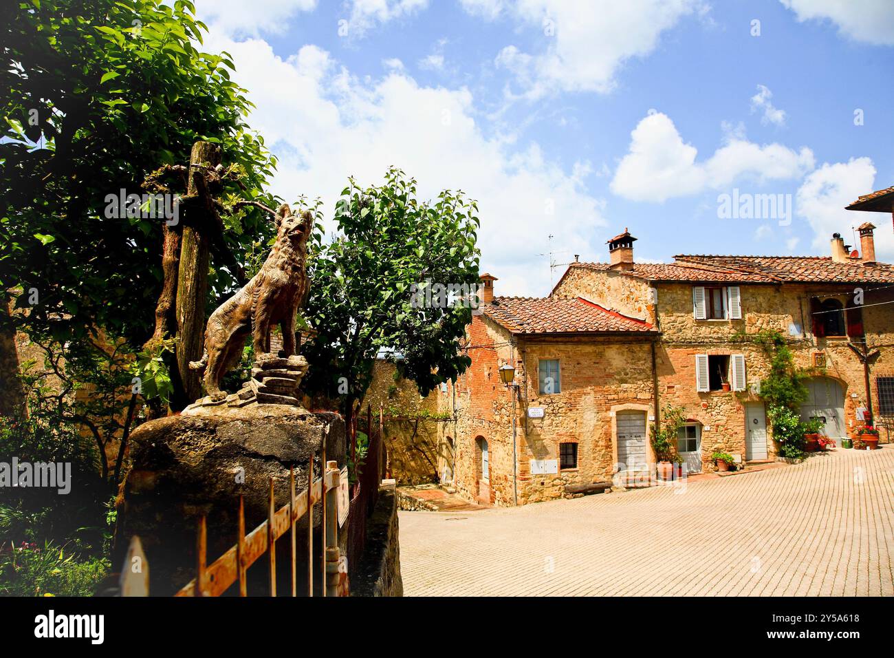 Medieval Murlo Castle, Siena Province, Tuscany, Italiy Stock Photo - Alamy