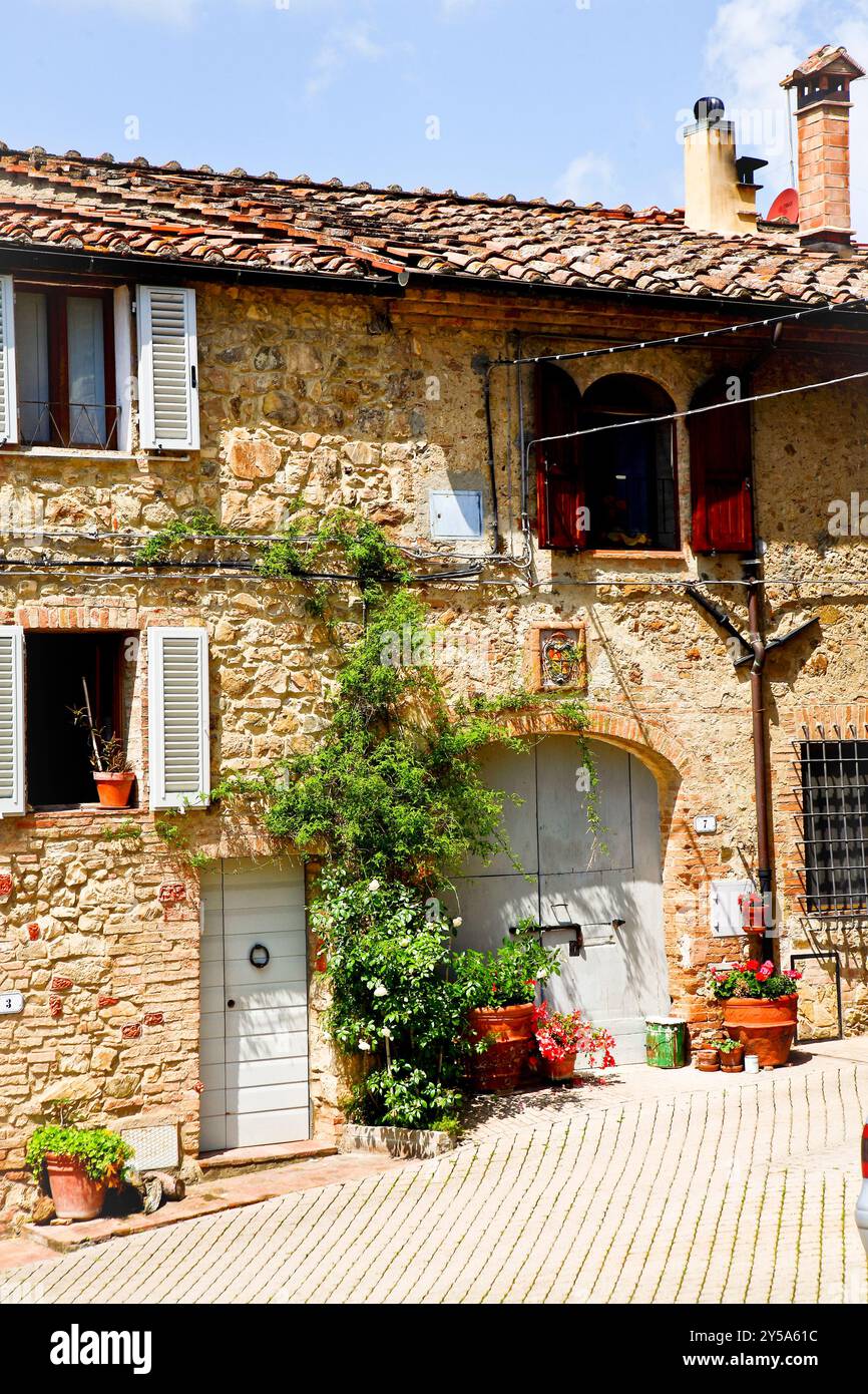 Medieval Murlo Castle, Siena Province, Tuscany, Italiy Stock Photo - Alamy