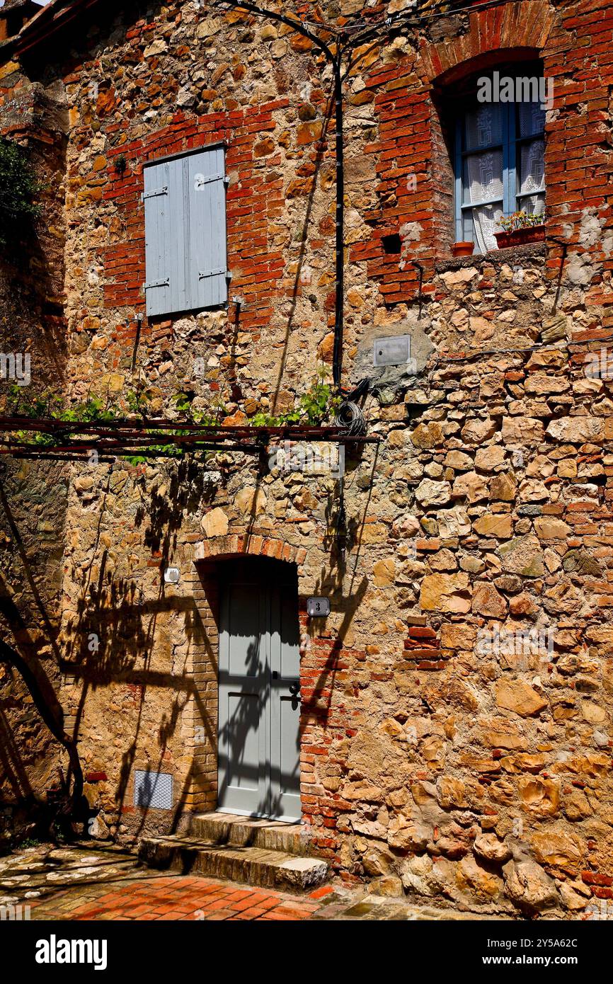 Medieval Murlo Castle, Siena Province, Tuscany, Italiy Stock Photo - Alamy