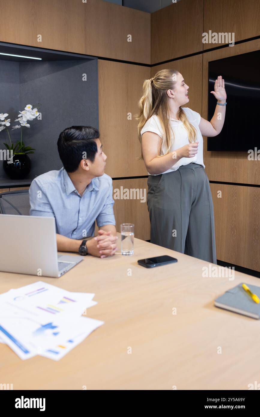 Manager presenting data on screen hi-res stock photography and images ...