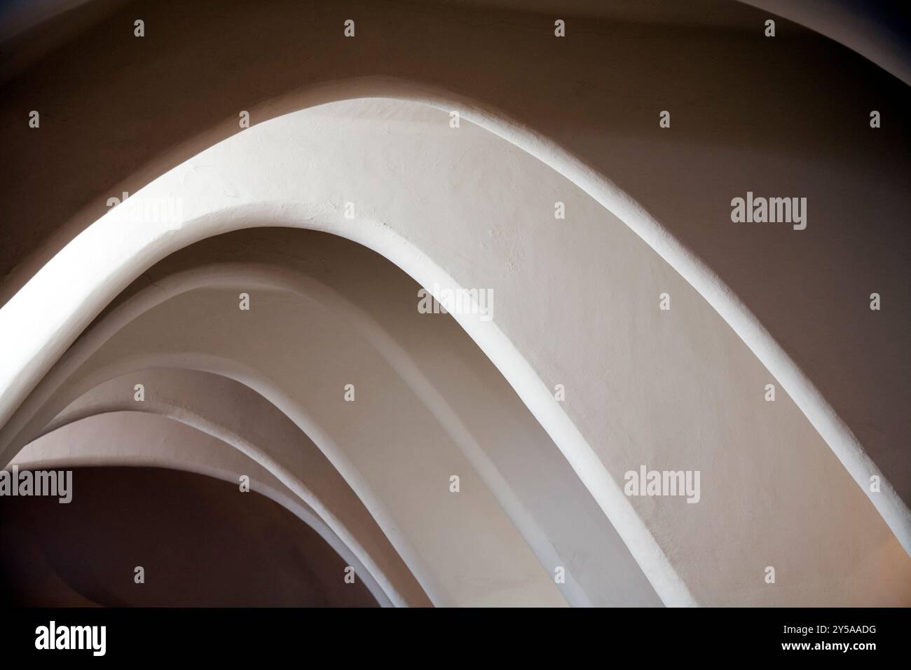 Curved roof structure hi-res stock photography and images - Alamy