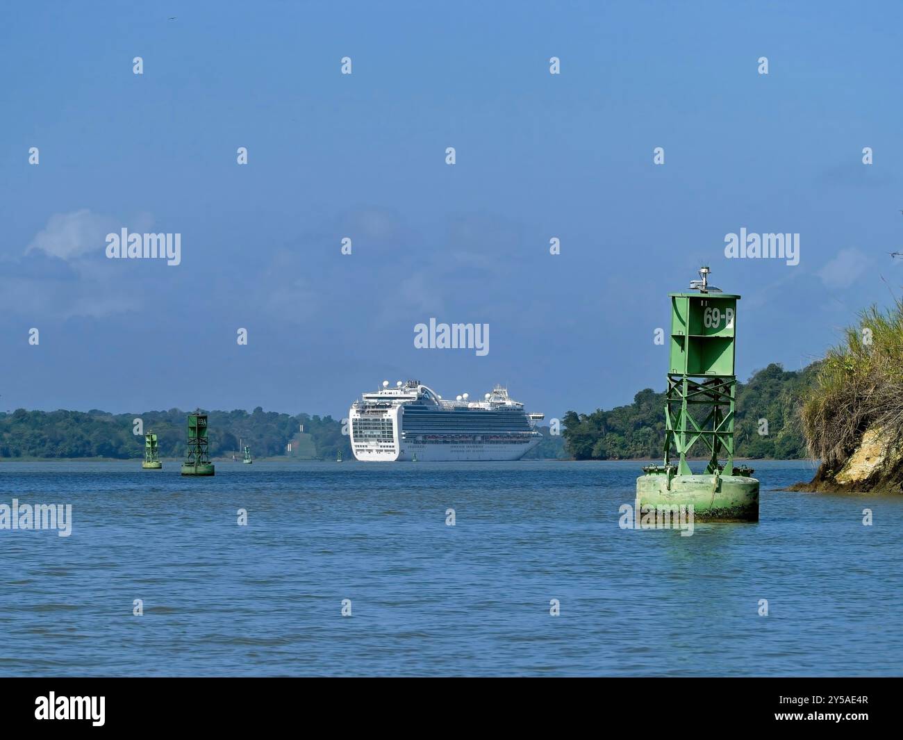 Cruise ship in the Gatún Lake (Panama Canal Stock Photo - Alamy