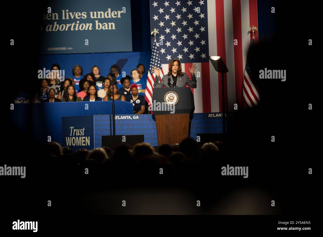 Harris v trump 2024 hi-res stock photography and images - Alamy